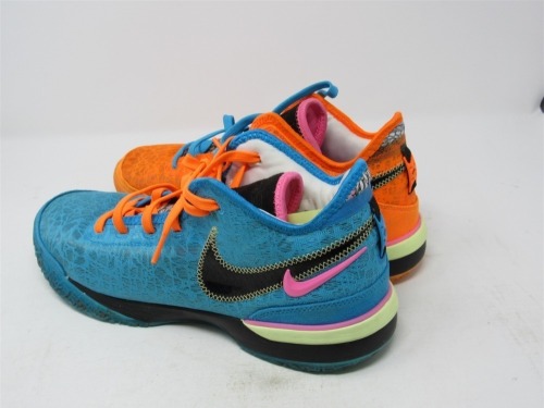 Nike Sneakers, (4) Pairs (Riverside, CA)